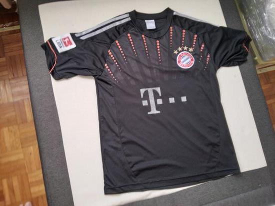 Dres FC Bayern, RIBERI 7