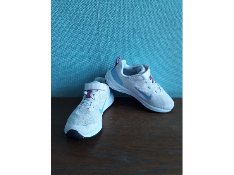 PATIKE "NIKE" br. 30/19cm.