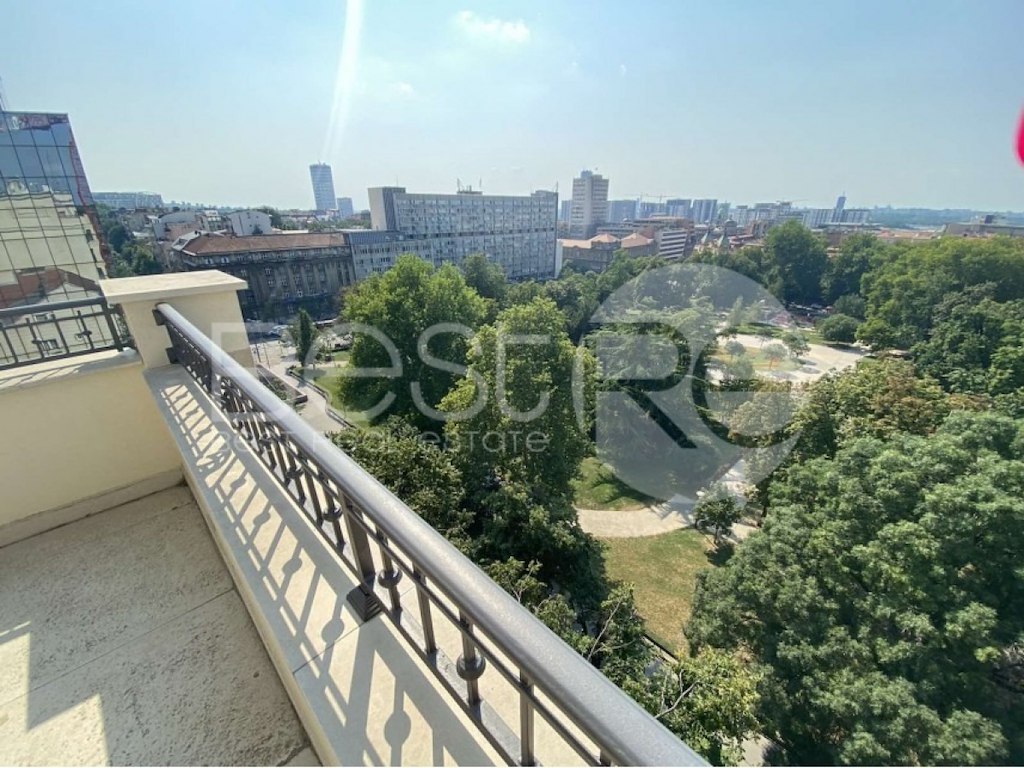 Penthouse sa otvorenim pogledom na park