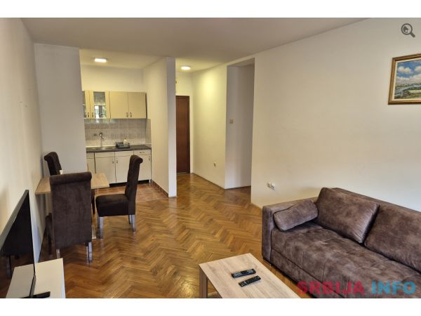 Trosoban Apartman Jasmin 24 Novi Sad Rotkvarija