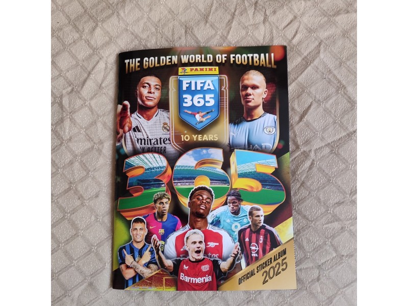 Fifa 365 2025 godine sa 5 slicica u njemu