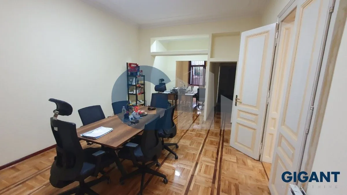 Izdavanje, poslovni prostor, 85m2, Gundulićev Venac, Beograd