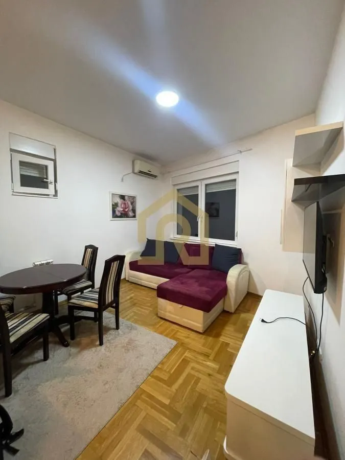 Izdavanje, dvosoban stan, 40m2, Šumice, Beograd