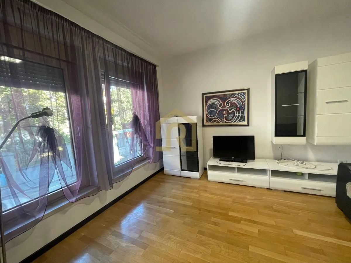 Izdavanje, dvosoban stan, 40m2, Vračar Hram, Vračar, Beograd