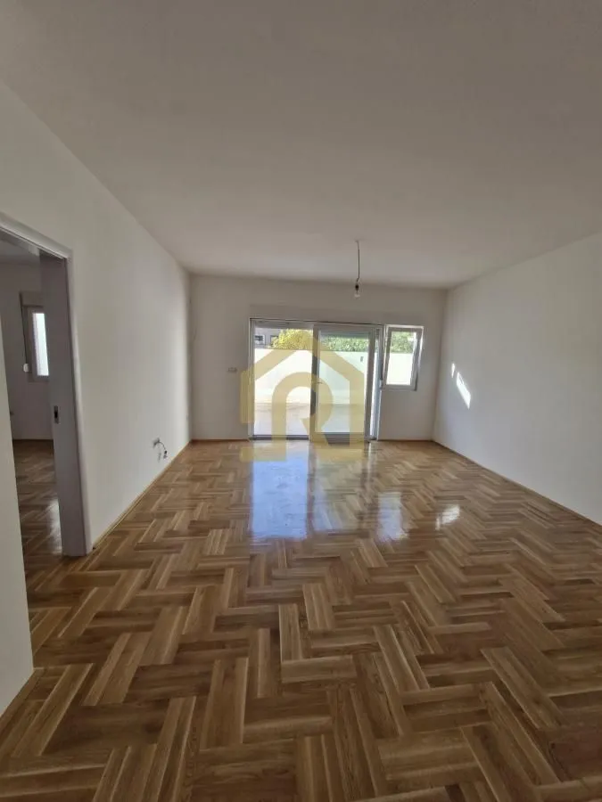 Izdavanje, poslovni prostor, 65m2, Crveni Krst, Beograd