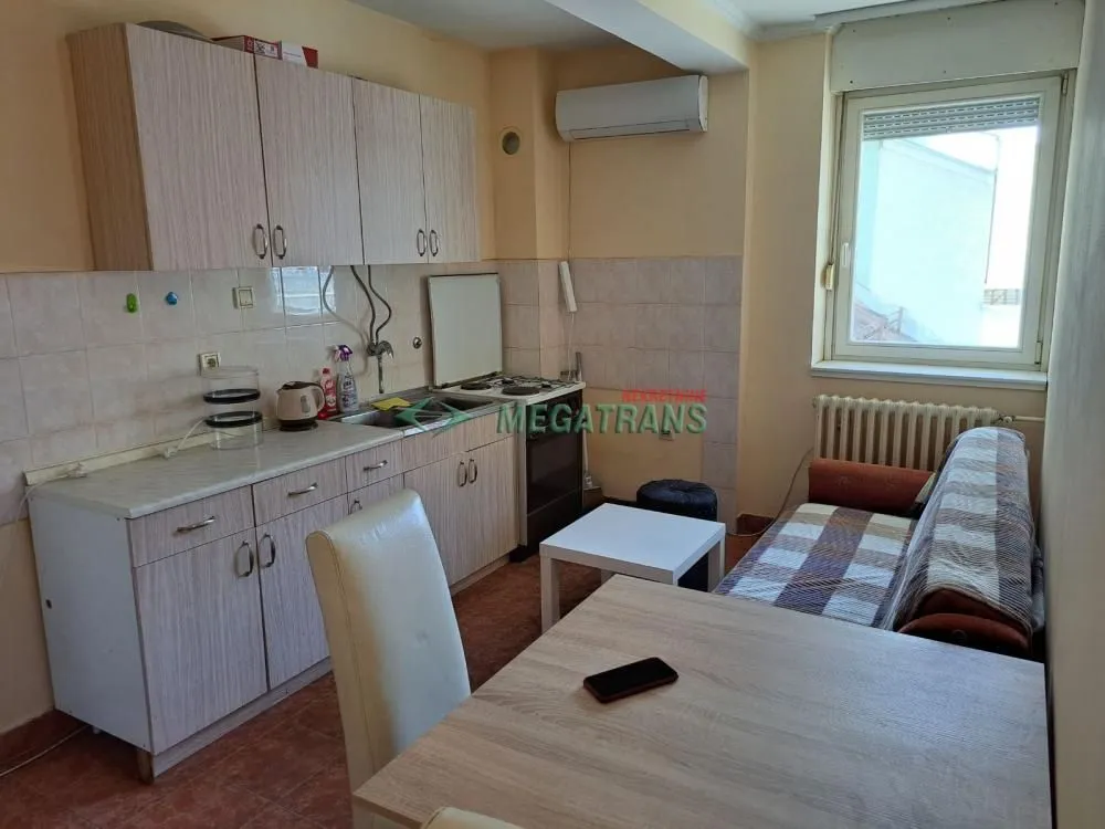 Izdavanje, dvosoban stan, 42m2, Centar, Novi Sad