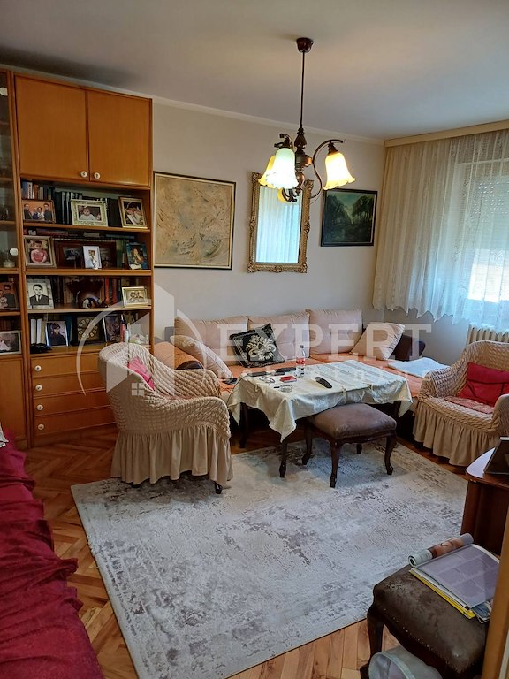 Trosoban stan, 72 m2, Centar, Oblačića Rada ID: i-012565