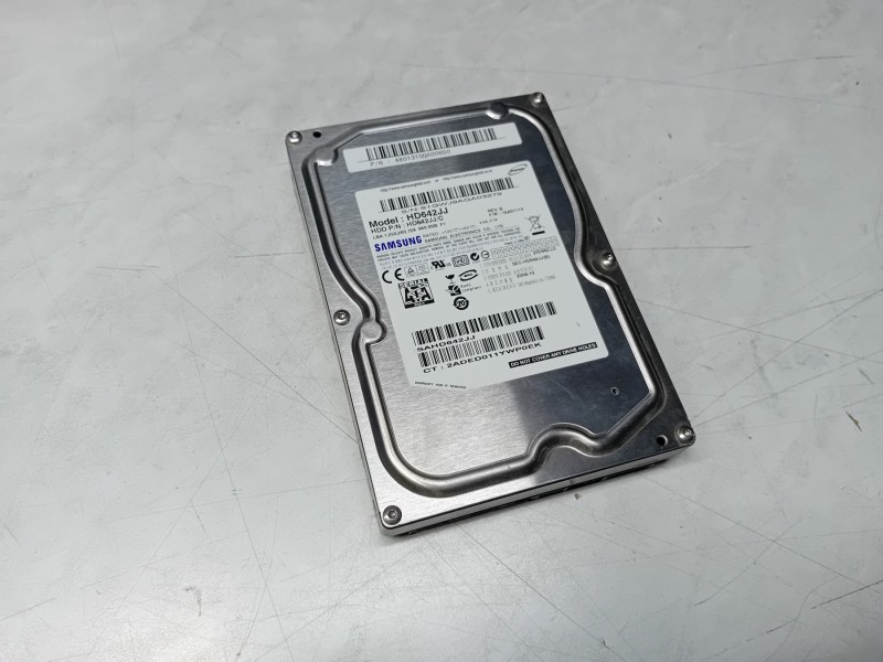 hard disk sataII 640gb samsung ispravan win 10 na njem