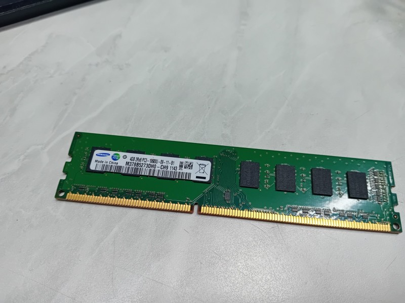 ddr3 4gb samsung 1600mhz ispravna