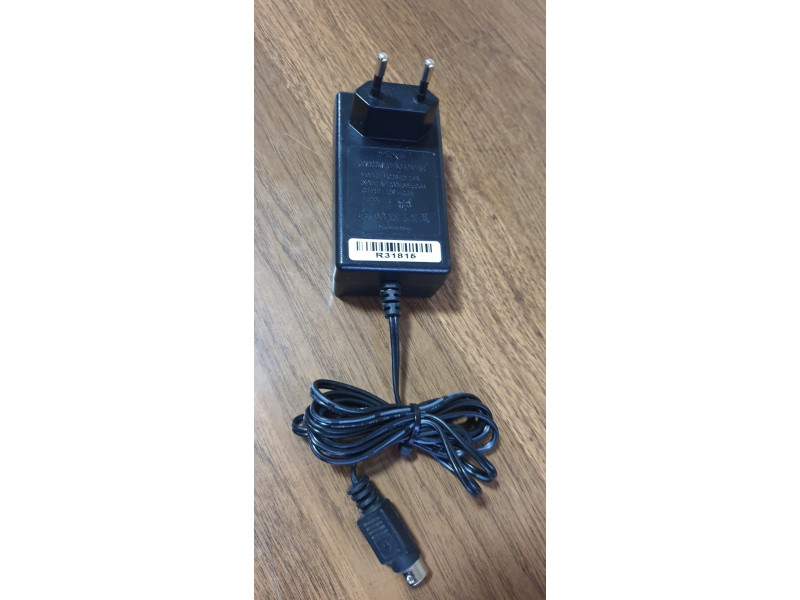 Adapter 12V --- 2,4A