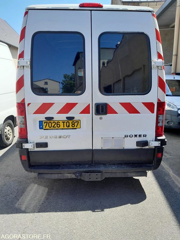 Prodaje se Peugeot BOXER minibus furgon na aukciji