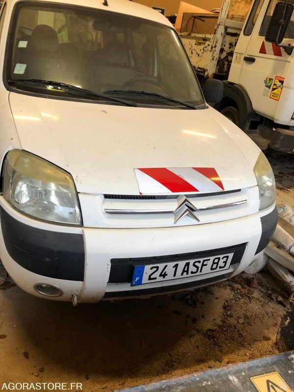 Prodaje se Citroen BERLINGO laki furgon na aukciji