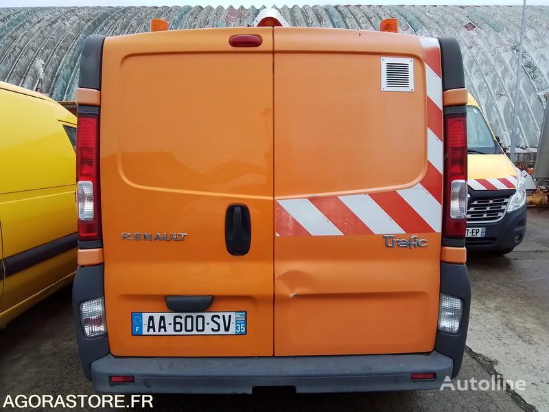 Prodaje se Renault TRAFIC minibus furgon na aukciji