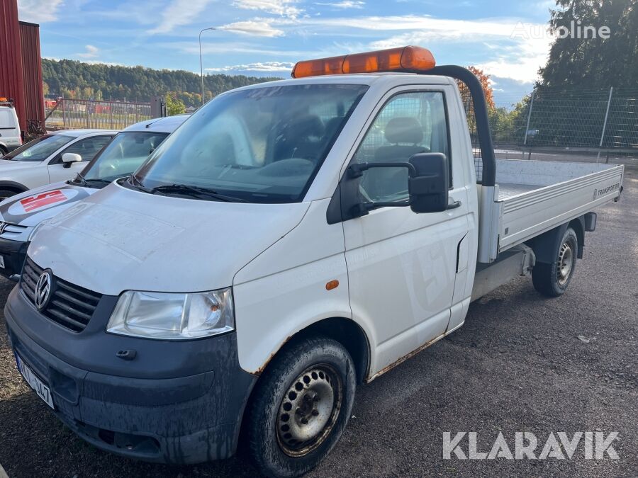 Prodaje se Volkswagen Transporter kamion s ravnom platformom < 3.5t na aukciji