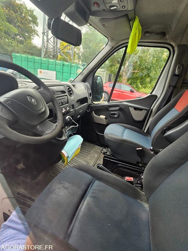 Prodaje se Renault MASTER kamion furgon < 3.5t na aukciji