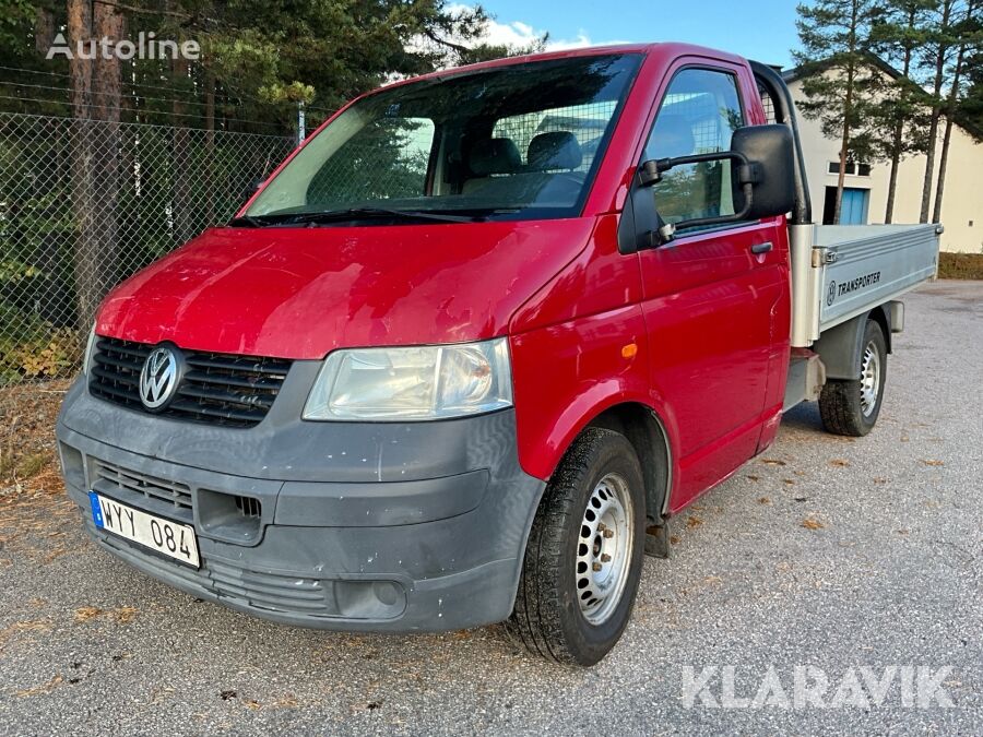 Prodaje se Volkswagen Transporter kamion s ravnom platformom < 3.5t na aukciji