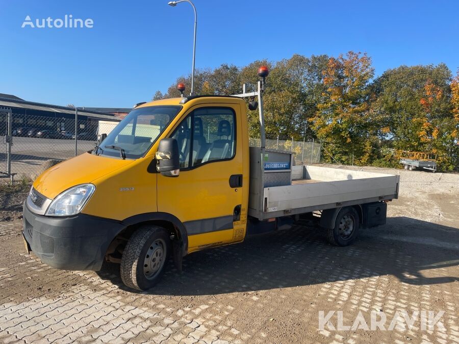 Prodaje se IVECO 35 s 13 kamion s ravnom platformom < 3.5t na aukciji