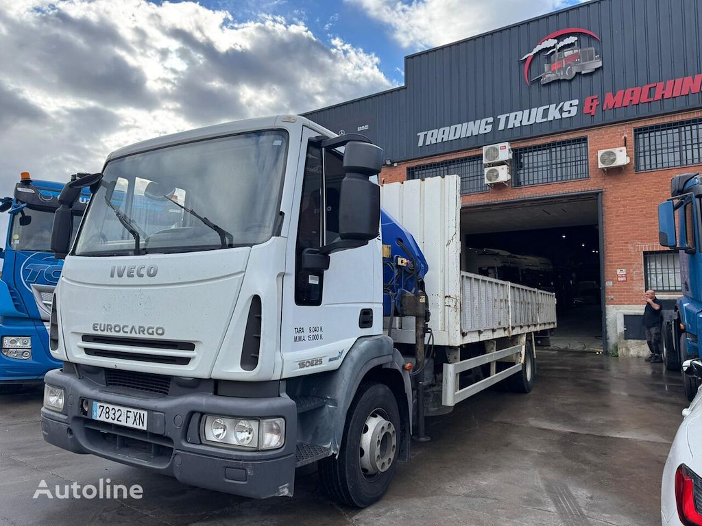 IVECO EuroCargo 150e25 kamion s ravnom platformom