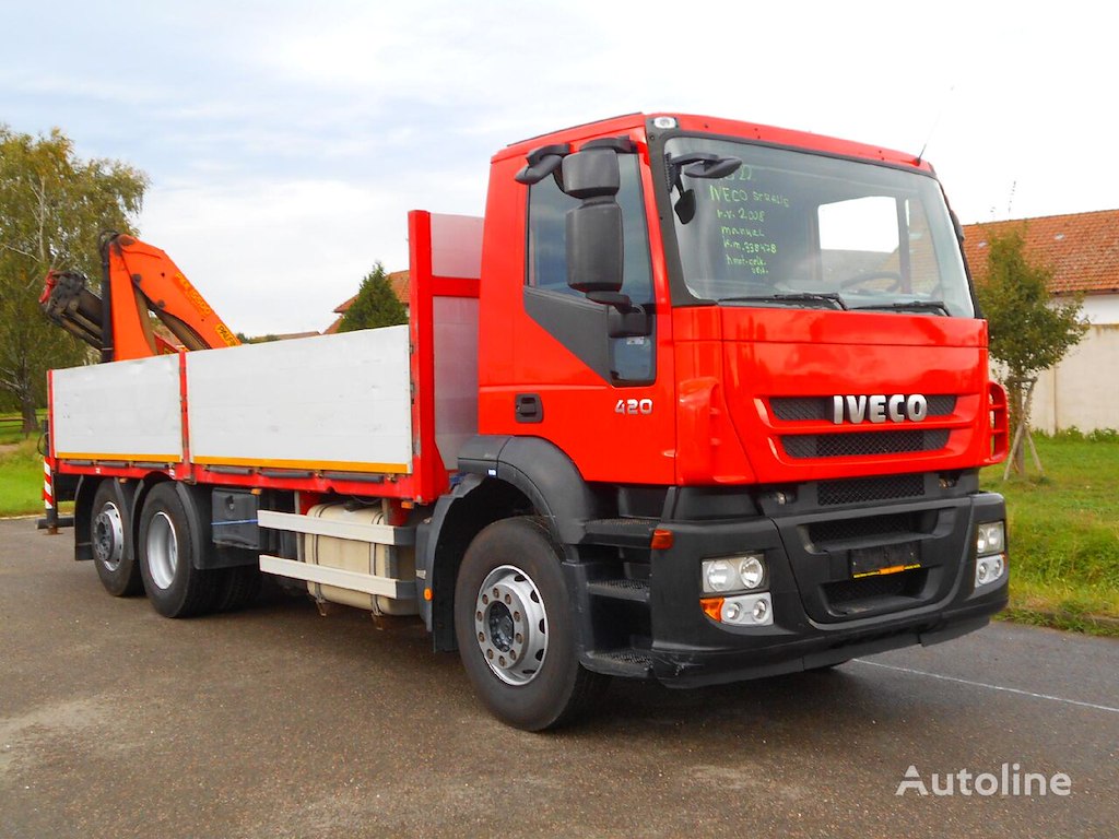 IVECO Stralis kamion s ravnom platformom