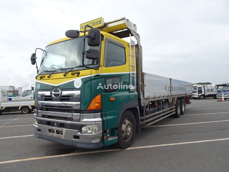 Hino TRUCK kamion s ravnom platformom