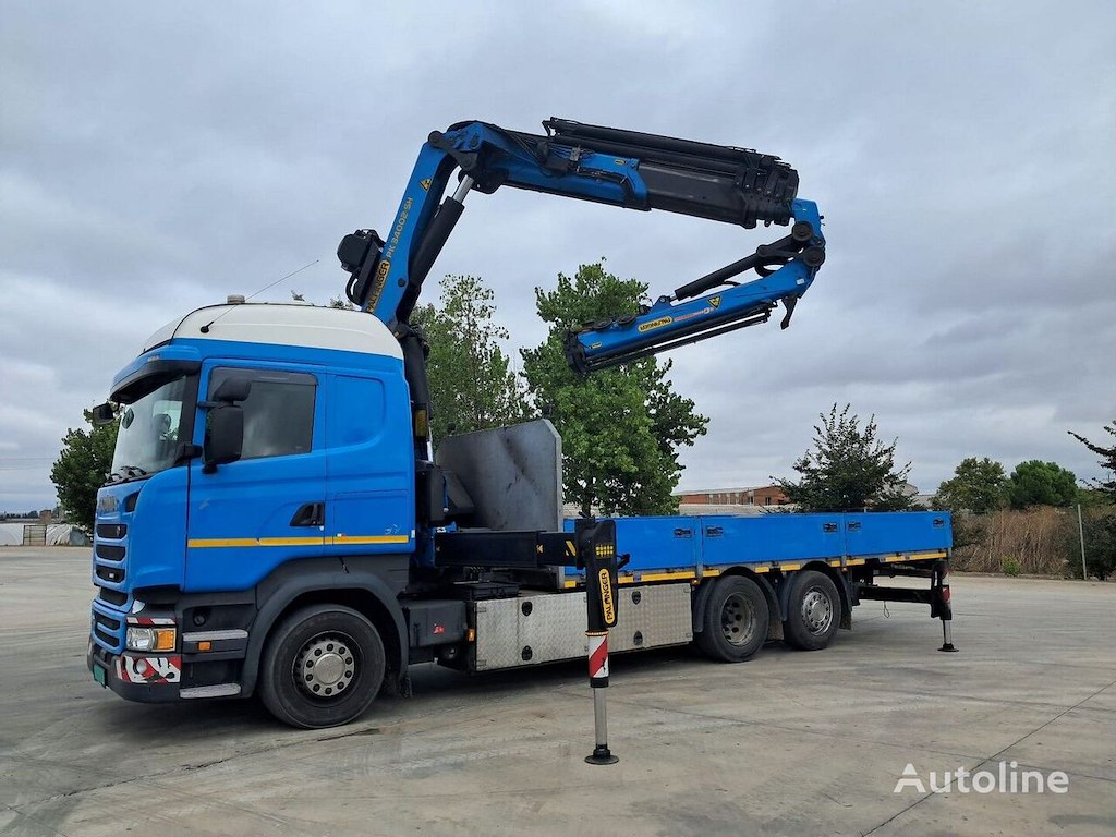 Scania 450 PK 34002 + JIB 6×2 kamion s ravnom platformom