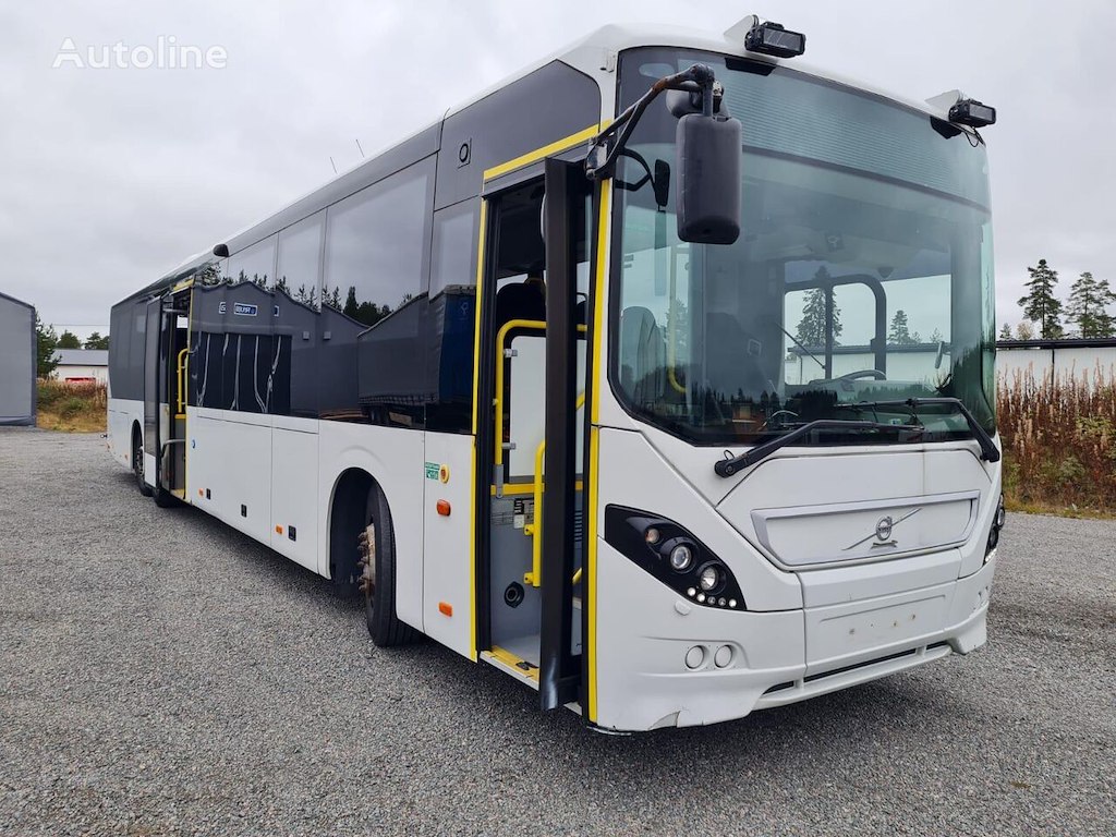 Volvo 8900 B8R 6x2*4 EURO6 / 59 SEATS / AC / AUXILIARY HEATING / Wheel prigradski autobus