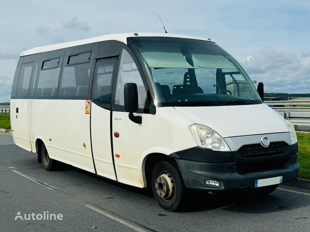 IVECO Indcar Wing putnički minibus