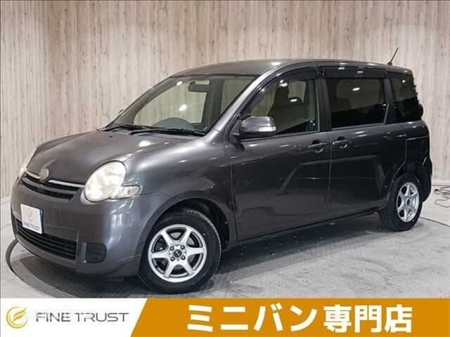 Toyota SIENTA minivan