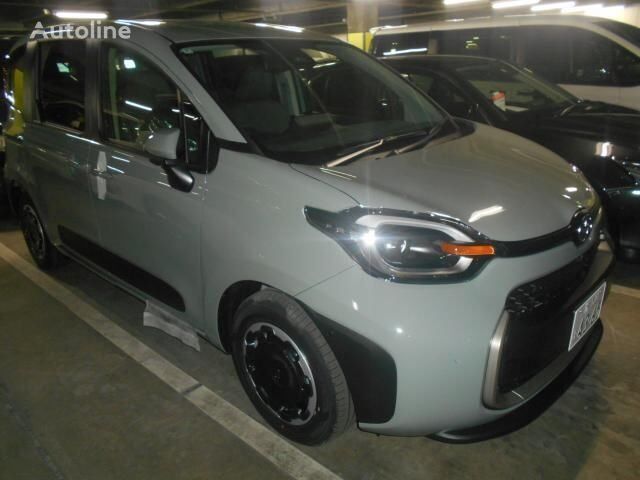 Toyota SIENTA minivan