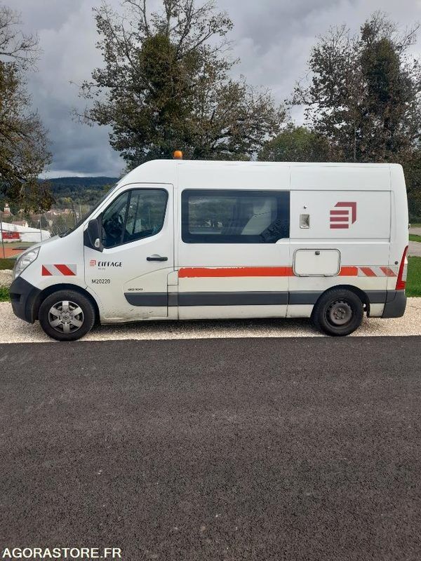 Prodaje se Renault Master kombi minibus na aukciji