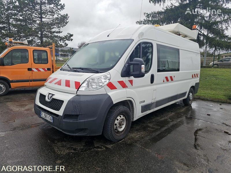 Prodaje se Peugeot Boxer kombi minibus na aukciji