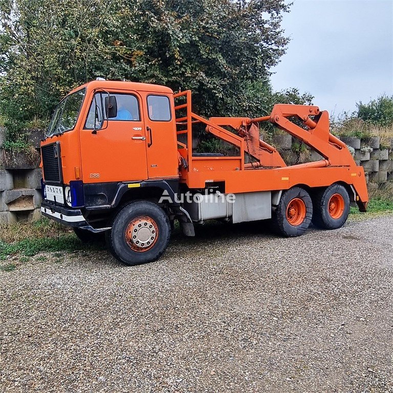 Prodaje se Volvo F 88 podizač kontejnera na aukciji