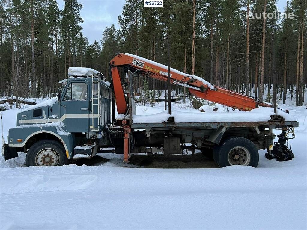 Volvo NO7-4X2-50-1-V med F7 Kran kamion za prevoz drva