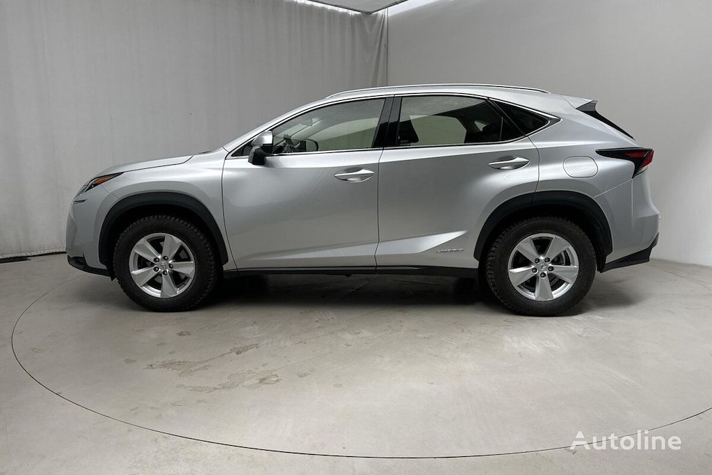 Prodaje se Lexus NX krosover na aukciji