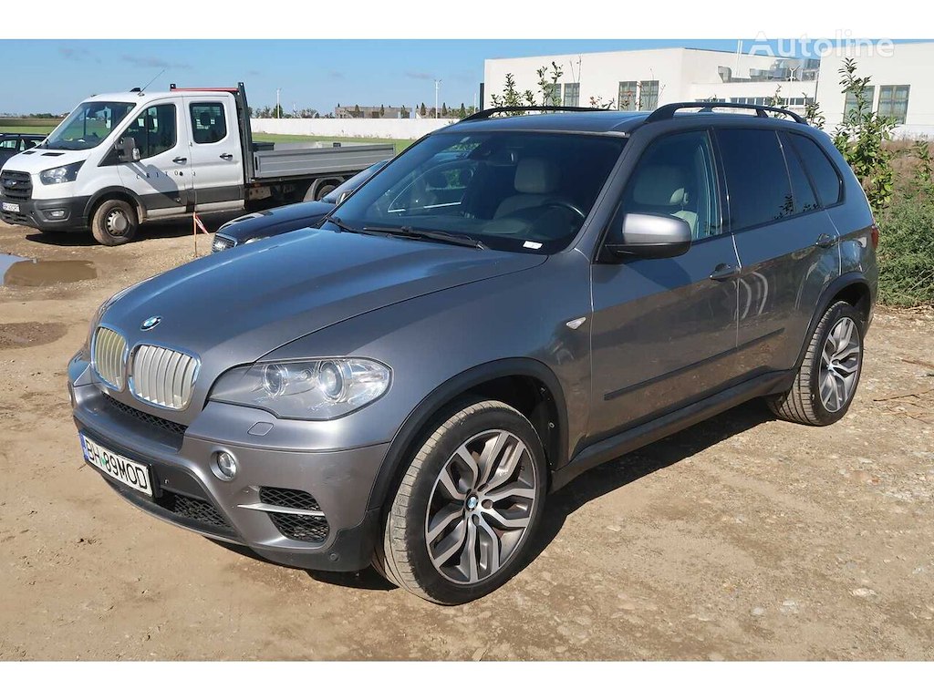 Prodaje se BMW X5 krosover na aukciji