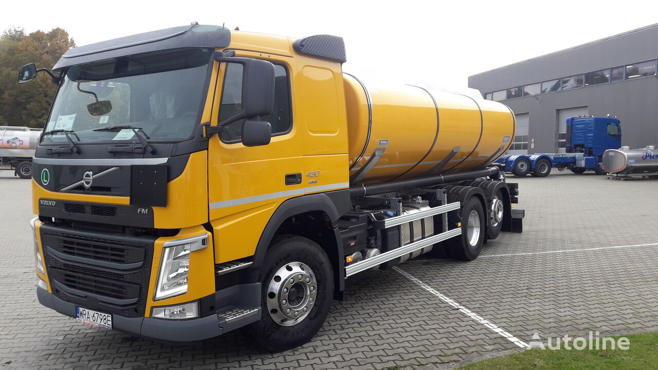 Nova Volvo FM430 with AdBlue tanker superstructure autocisterna + prikolica autocisterna