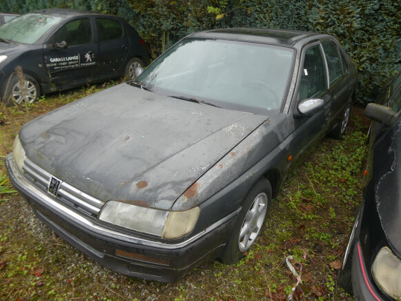 Prodaje se Peugeot 605 sedan na aukciji