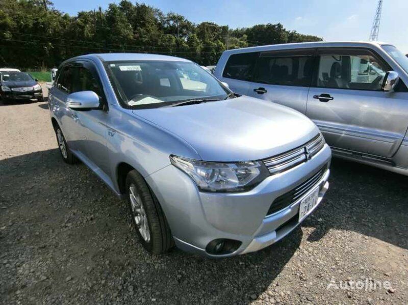 Mitsubishi OUTLANDER krosover