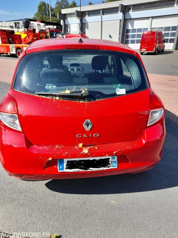 Prodaje se Renault CLIO hečbek na aukciji