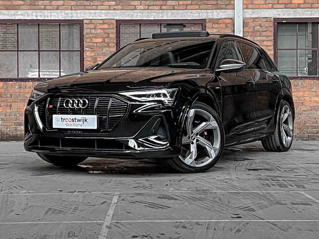 Prodaje se Audi e-tron krosover na aukciji