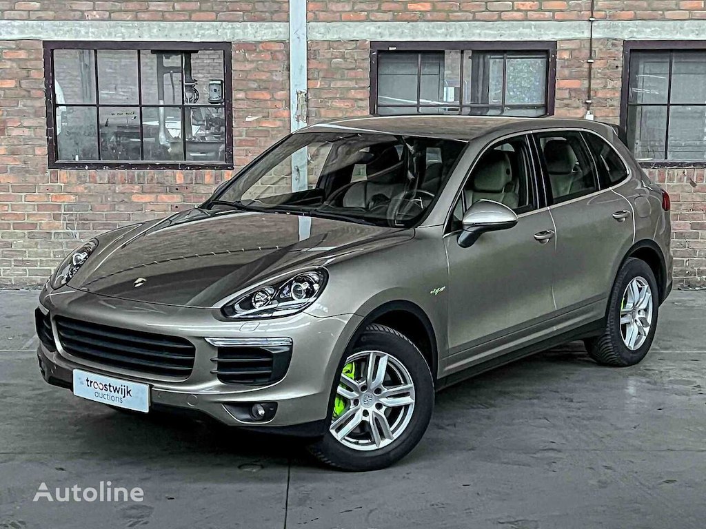 Prodaje se Porsche Cayenne krosover na aukciji