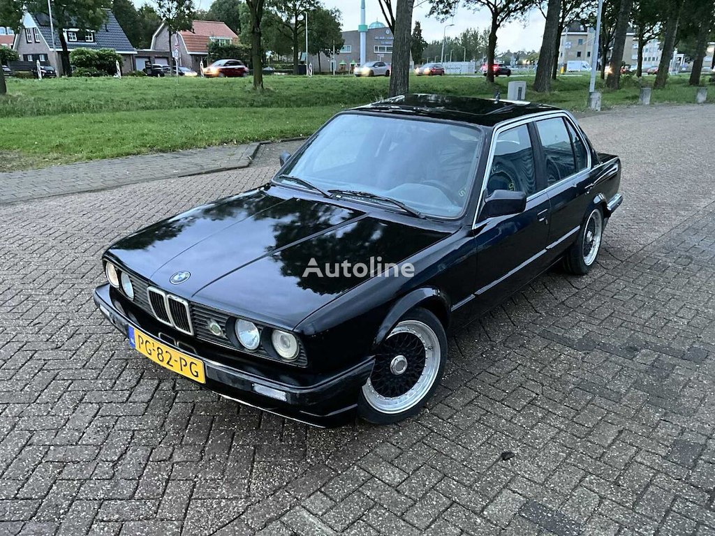 Prodaje se BMW 3-serie sedan na aukciji