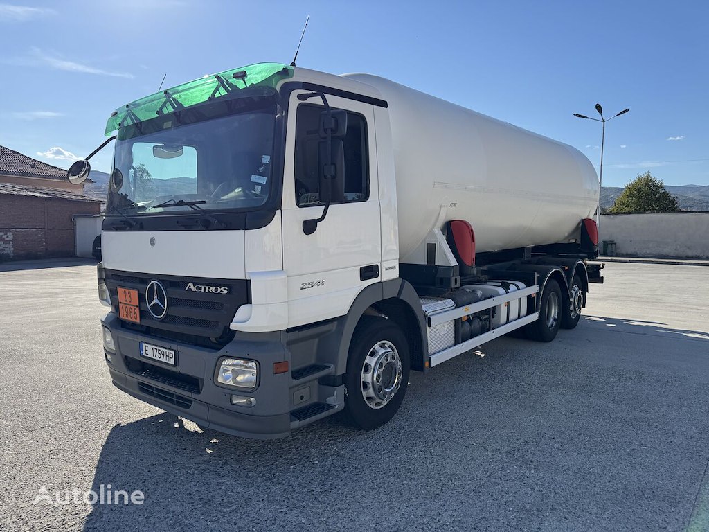 Mercedes-Benz ACTROS 2541 kamion za transport gasa