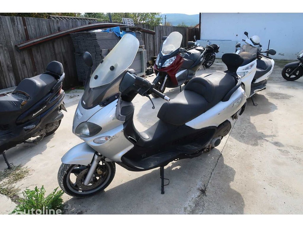 Prodaje se Piaggio X9 skuter na aukciji