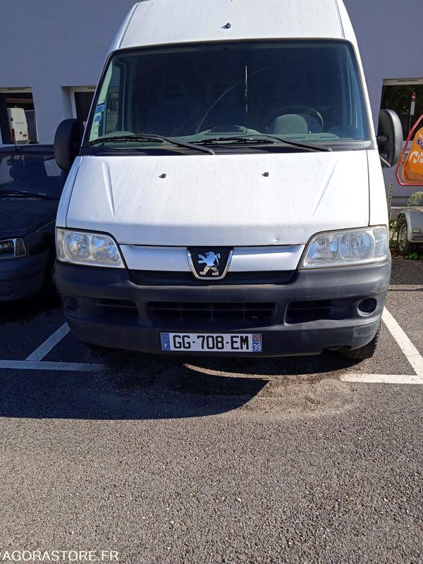 Prodaje se Peugeot BOXER minibus furgon na aukciji