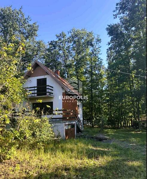 Prodaje se uknjižena planinska kuća-vikendica ID#6405 75.000 €