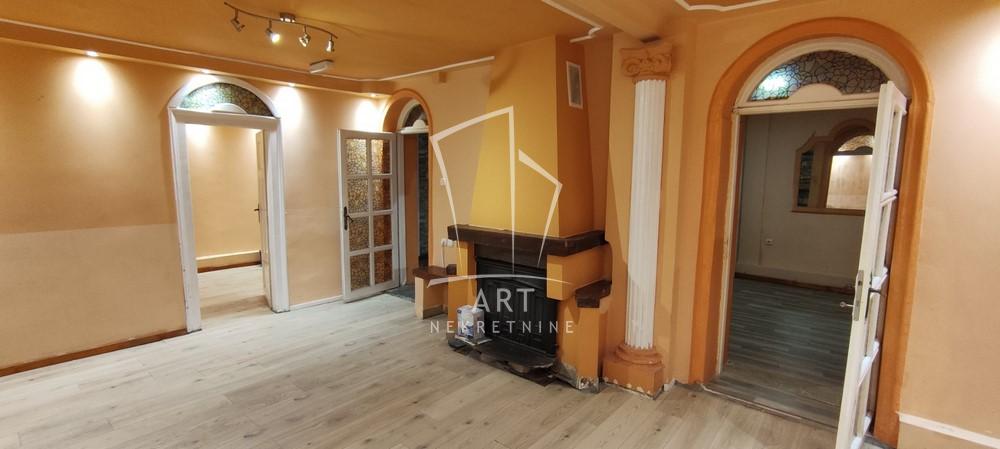 Vračar, Makenzijeva, mereno 75m2 ID#9069 500 €