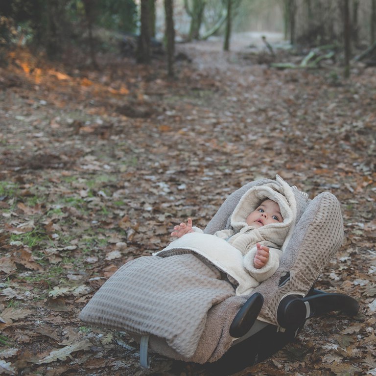 Koeka zimska navlaka/dunjica za auto sedište i kolica