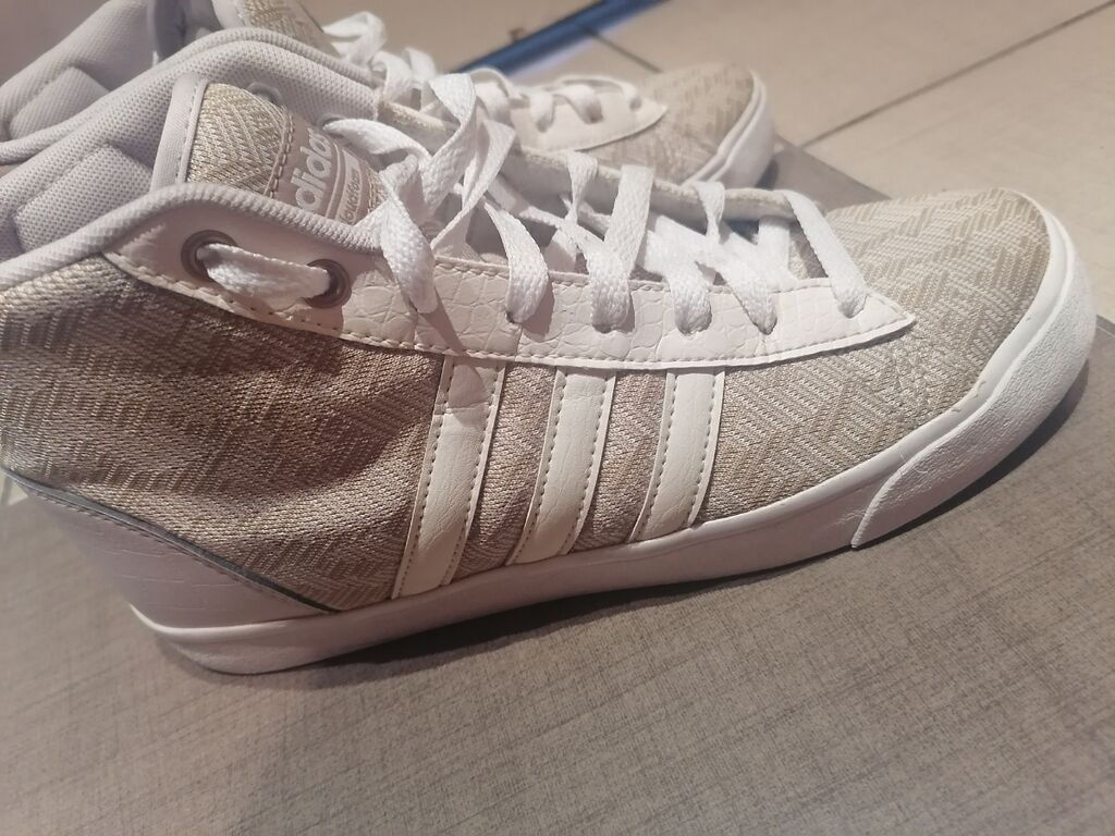 Adidas, 39