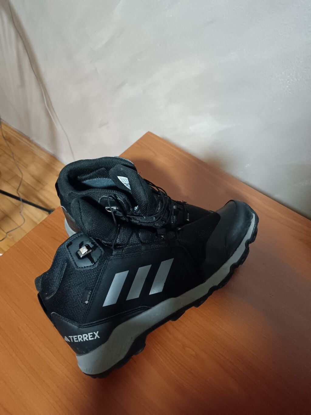 Gležnjače, Adidas